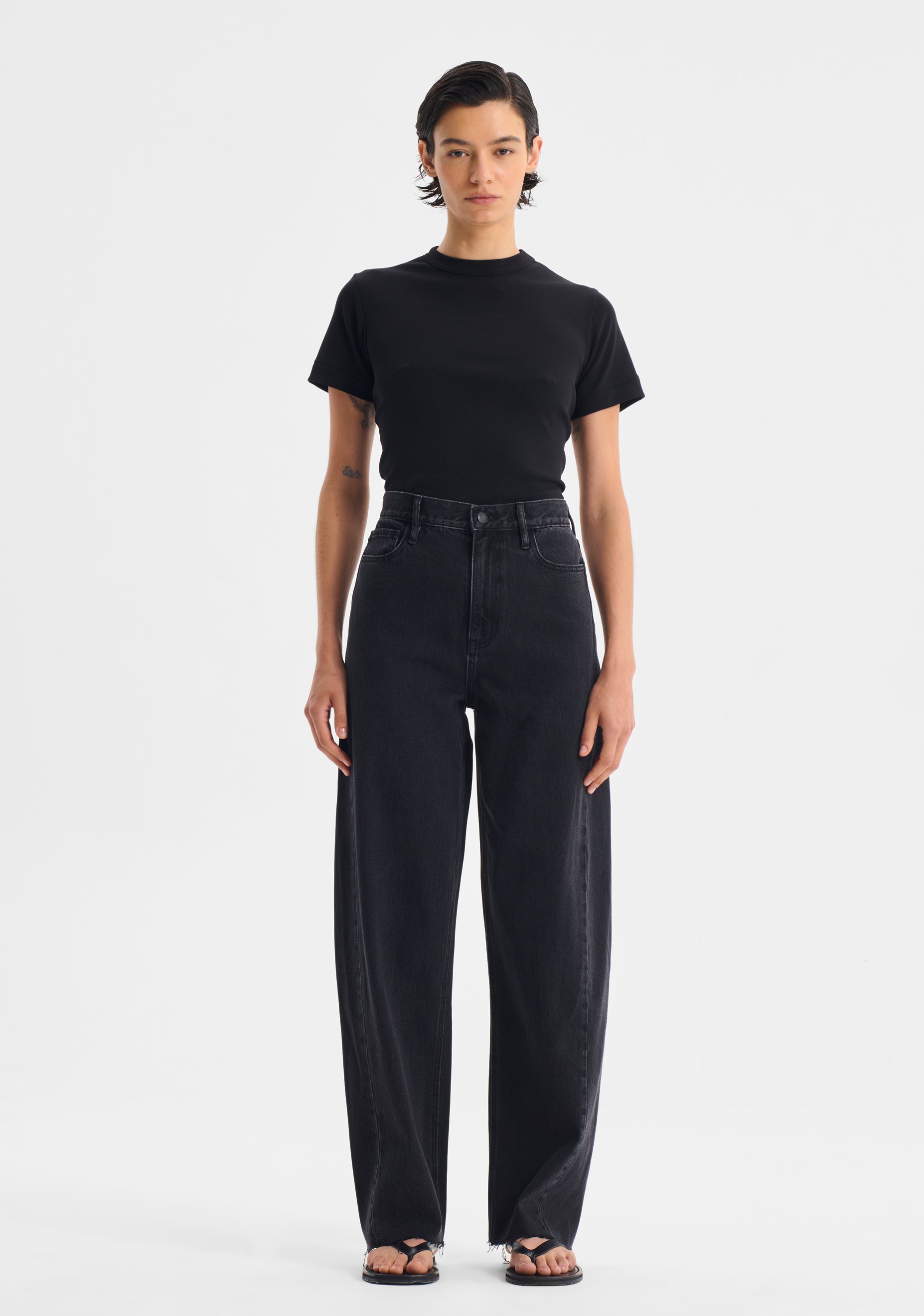 Odessa Tee Black – Morrison